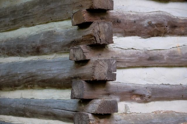 How to Chink Your Log Cabin – Techniques, Materials and Cost - Log ...