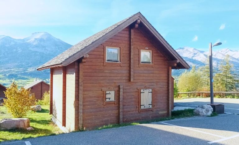 Building a Log Cabin Kit in Canada – The Complete Guide - Log Cabin Hub